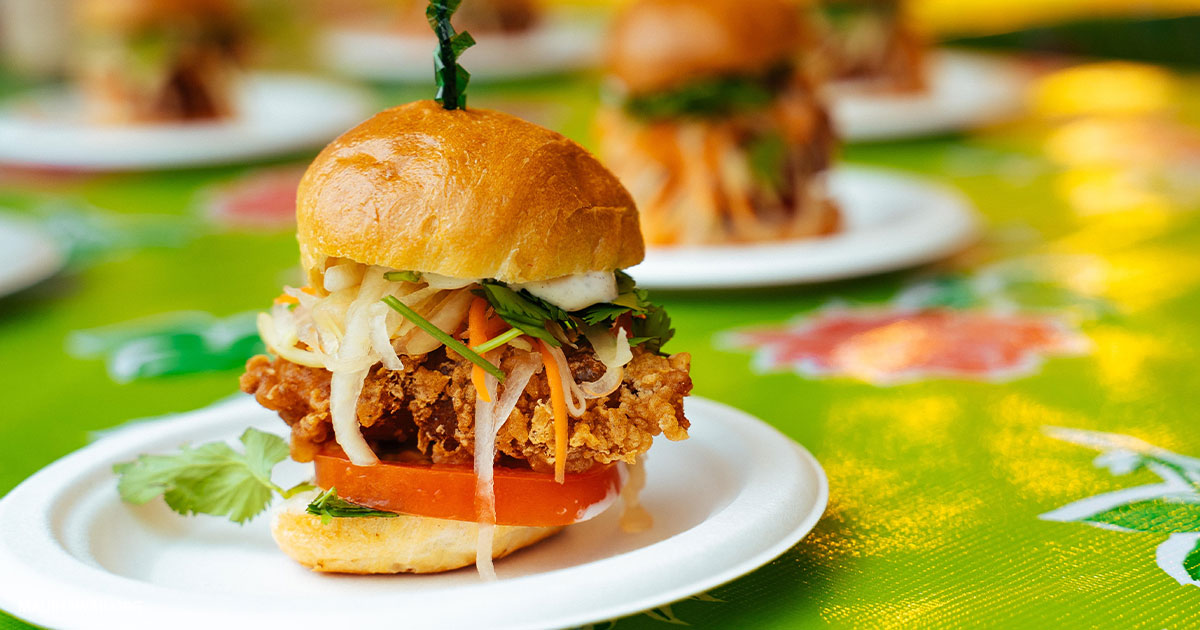 Down The Hatch Maui - Lahaina Casual Dining Restaurant